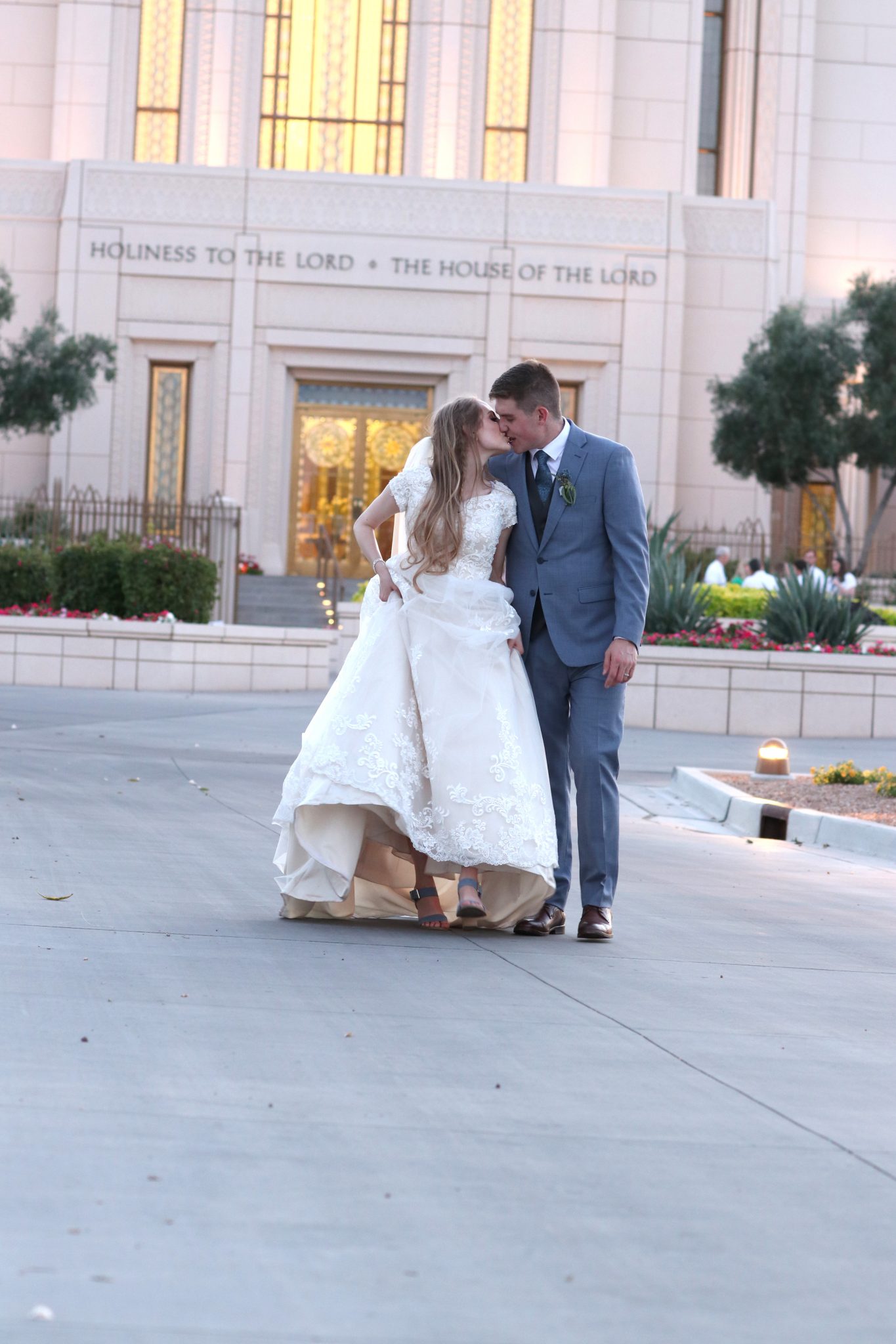 MormonWeddings.com LDS Wedding Photographer - MormonWeddings.com
